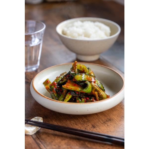 ほろ苦い小松菜をじっくり漬け込みキムチにしました。  発酵がすすむと美味しい青菜系のキムチの代表格ですね。 漬けたては、ほろ苦い味のキムチですが発酵がすすむごとに風味に変わります。 乳酸発酵による自然な味わいが楽しめるキムチです♪ お漬物も...