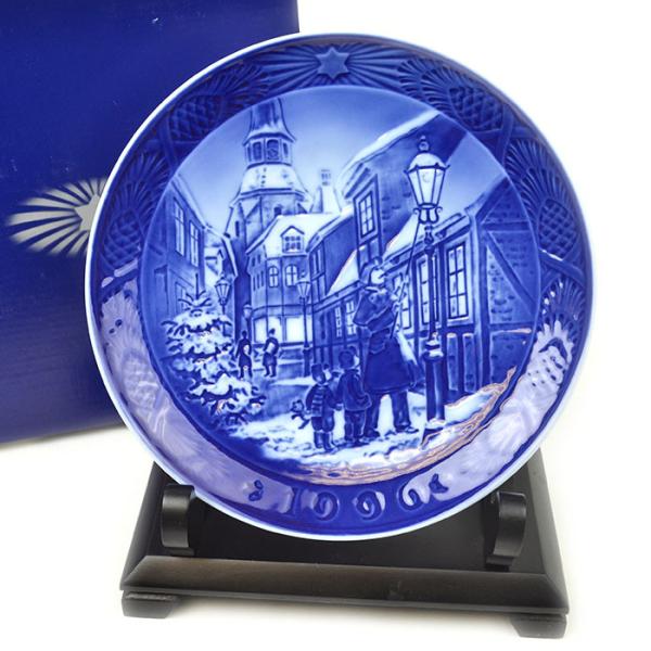■ブランドロイヤルコペンハーゲン ■商品名イヤープレート 1996年 (平成8年) 「LIGHTING THE STREET LAMPS」(街灯をともす頃)■商品ランクSAランク(使用感が感じられないが、付属品の欠品や僅かな傷や汚れなどがあ...
