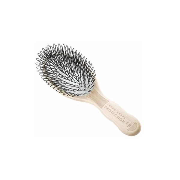 商品説明：ナイロン素材のループ状のブラシが頭皮を刺激し血行を促進。 ブラッシングをしながらスカルプマッサージできるヘアブラシ。 クッション部分は、天然ゴムを使用。 独自の形状で圧力を吸収し髪や地肌をマッサージ。 ※ブラシのクッション部分には...