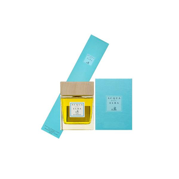 商品説明：「カーサ・デイ・マンダリーニ」とはイタリア語で「みかんの家」。 穏やかな海を見渡せる日当たりの良い崖の上で、太陽の恵みを浴びて育ったマンダリンの木々の甘酸っぱい香り。 主な香料：マンダリン、シスタス、ヘリクリサム（花）、ジャスミン...