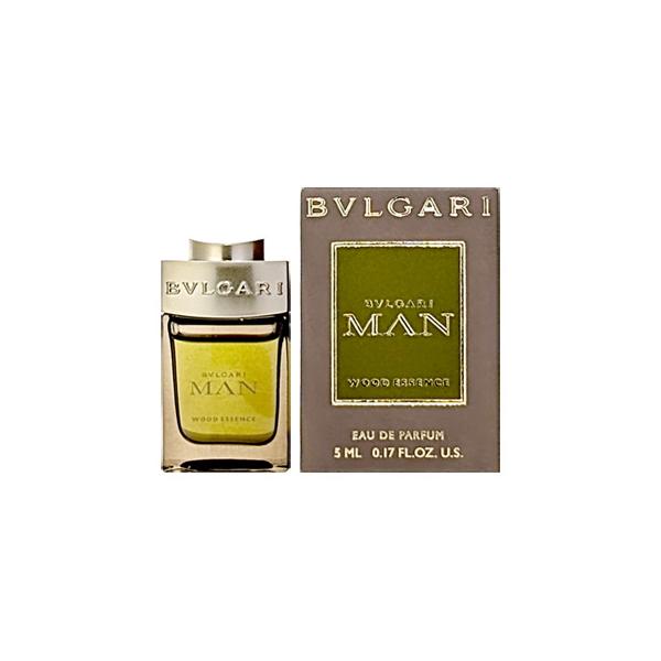 商品説明：ブルガリ マン ウッド エッセンス オードパルファムは 都会のエネルギーと自然の力強さが融合したフレグランス。洗練された都会の男性のためのアロマティック・ネオ・ウッディな香り。 メーカー： ブルガリ広告文責： 株式会社香水カンパニ...