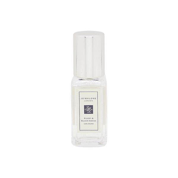 商品説明：艶めかしく咲き乱れるピオニーの花にみずみずしい赤いりんごの実と華やかなジャスミンやローズ、撫子が添えられ、柔らかく官能的なスエードの香りと溶け合います。  メーカー： ジョー マローン 広告文責： 株式会社香水カンパニー　TEL ...