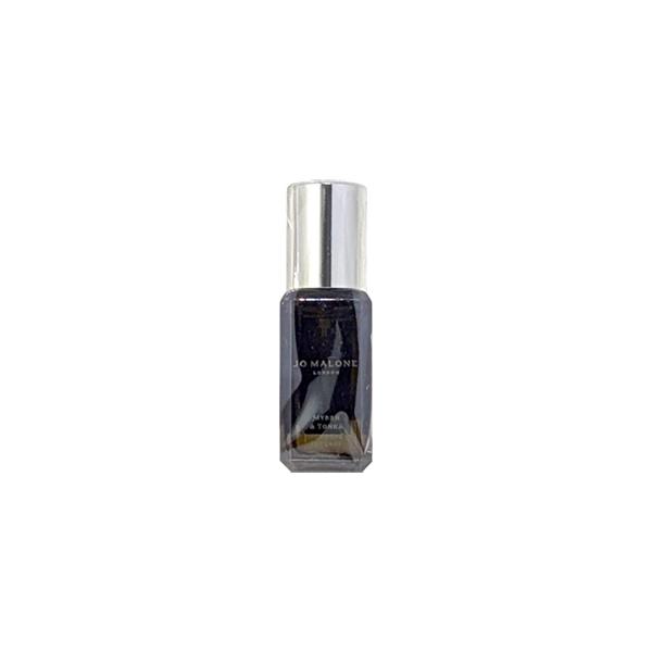 商品説明：砂と煙が織り重なる薄明かりの中に広がる遊牧民の歌。 古くから手摘みされてきた、豊かで力強いナミビアのミルラの樹液。 ぬくもりのあるアーモンドと濃厚な甘いバニラに 魅惑的なトンカ豆が絡み合う香りのギフト。 高貴で、官能的、心を酔わせ...