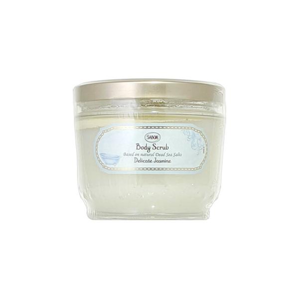商品説明：SABONブランドを代表する、1つ3役で滑らかなお肌へ導くボディスクラブ。 死海の塩のスクラブで古い角質をおとし、死海のミネラルと美容成分を角質層まで浸透させます。そしてアーモンドやホホバなどの4種のボタニカルオイルがお肌の表面を...