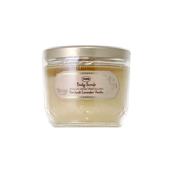 商品説明：世界中のSABONファンに愛されている、死海の塩をベースにした驚きのスクラブです。 死海の塩のスクラブ効果と、アーモンド、ホホバ、ボラージなど自然の恵みがたっぷりと詰まったオイルの保湿効果で、シルクのように滑らかな「ツルツル」のお...