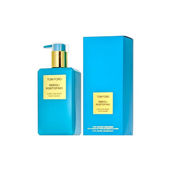 商品説明：イタリアのリビエラ地方に吹く涼しいそよ風、輝く水、緑豊かな風景を爽やかなシトラスオイル、フローラルノート、アンバーのアンダートーンで表現したネロリ・ポルトフィーノ。 このアイコニックなシトラスフローラルの香り、ネロリ・ポルトフィー...