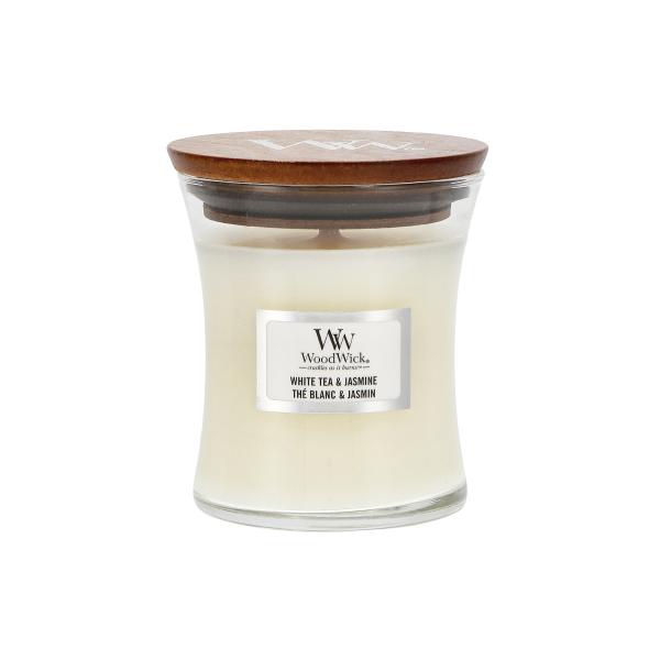 商品説明：火を灯すと暖炉のように”パチパチ”と音がなるアメリカ生まれのキャンドルです。 パチパチと心地よい音を奏でるキャンドル。音と香りのハーモニーををお楽しみください。  ジャーキャンドル 芯が自然木でできており、燃やすとたき火や暖炉のよ...