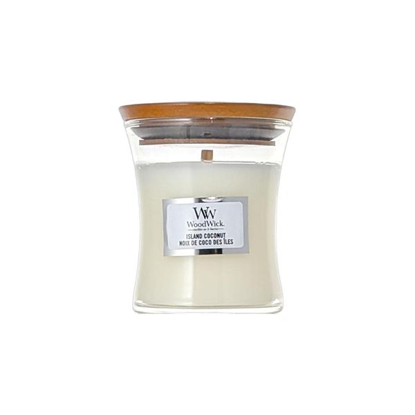 商品説明：火を灯すと暖炉のように”パチパチ”と音がなるアメリカ生まれのキャンドルです。 パチパチと心地よい音を奏でるキャンドル。音と香りのハーモニーををお楽しみください。  ジャーキャンドル 芯が自然木でできており、燃やすとたき火や暖炉のよ...