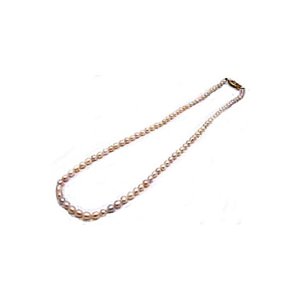 天然淡水パール(川真珠）のネックレスです。二重まきにすればブレスにも・・・・天然淡水パールは一粒一粒が不ぞろいなところが特徴で独独の可愛さを醸し出してくれます。■長さ：約43ｃｍ（含止め金具）■真珠の径ｘ長さ：約3.5〜3.9mmｘ3.3〜...