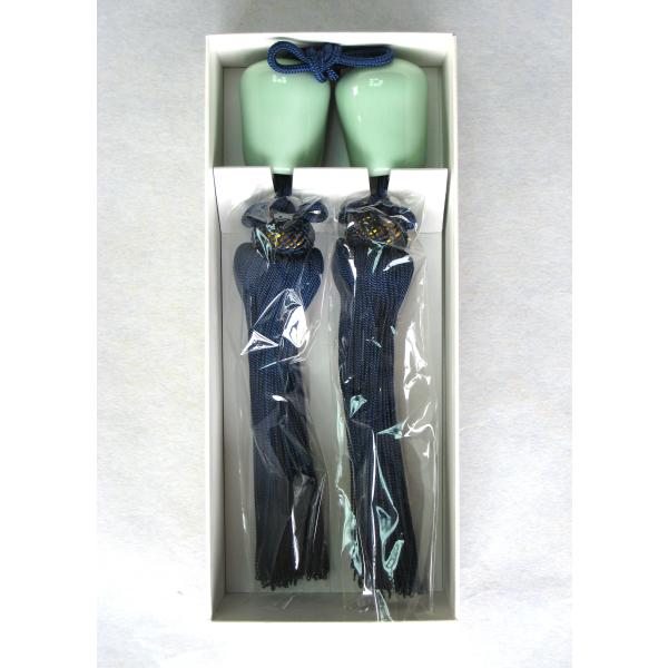 ■商品名■　「風鎮　青磁 六角丸 (TF23)」■特　徴■　掛け軸を引き立てる青磁の風鎮です。気品高い色合いの風鎮です。紙箱収納になります。■代　金■　５,５００円（税込）　送料当店負担、、代引き手数料当店負担でお届けいたします。