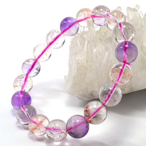 爆買 激レアのスーパーセブン！ひとつの水晶の中に7つの鉱物が内包されて互いのパワーを増幅しています☆主体である水晶をはじめ、アメジスト・スモーキークォーツ・カコクセナイト・ルチルクオーツ・ゲーサイト・レピドクロサイトなどの７つの鉱物が含まれ...