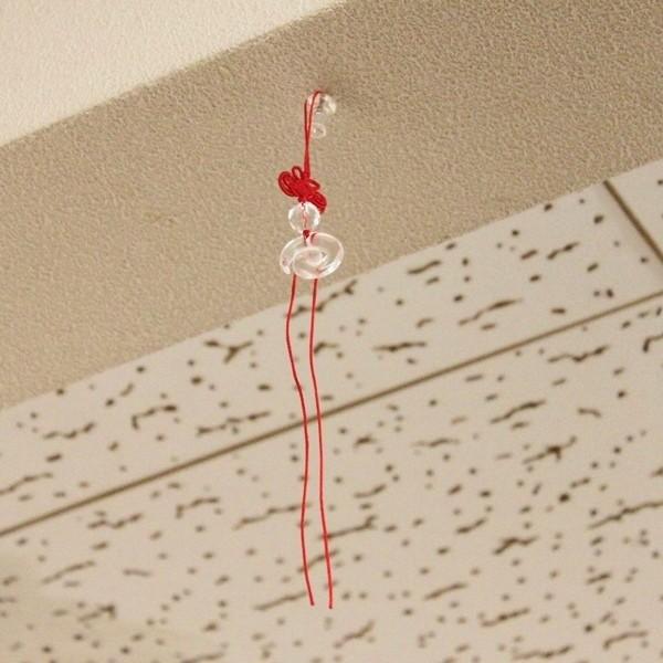 爆買 家屋の中では、様々な箇所に梁や柱があるもの。寝室のベッドの上（特に頭の部分）や、机の上に梁や柱があっても、「配置上、どうしようもないよ〜〜」って事もしばしばあることでしょう。そんな時に活躍するのがコレ！「圧殺水晶施渦墜（あっさつすいし...