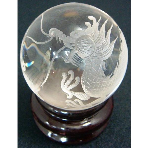 爆買 龍を彫刻した原石、ルチルクォーツは「洞察力の向上」「真実の見分け」の象徴で、水晶よりもパワーが強いと言われています。その中でもシルバールチルクォーツは家庭和睦の石とも言われ、会話がスムーズになり、恋人や家族など大切な相手との親交が深ま...