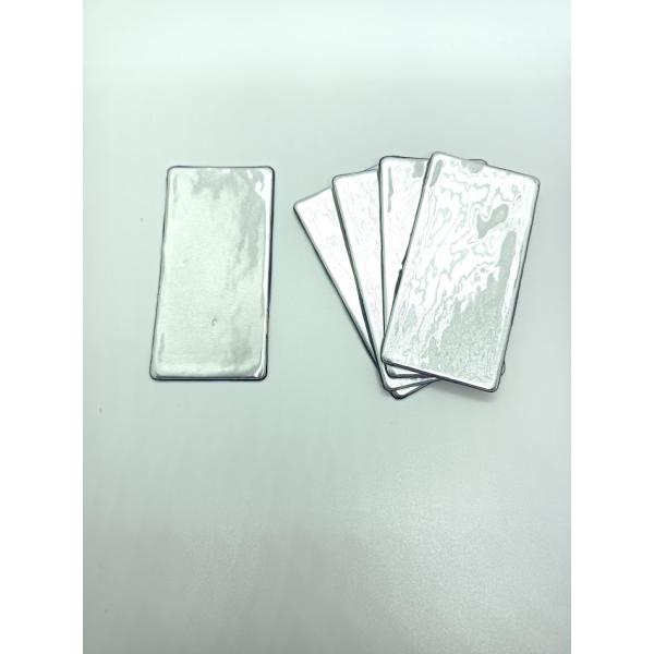 安心の日東電工レジェトレックスD300-Nを打ち抜き加工しています。他社製品との差別化で長方形の4角をR（ラウンド）加工し、つぶれ変形をしにくくしました。またアルミ面の外周につぶし加工を入れいます。それにより剥離紙がはがしやすく施工もスピー...