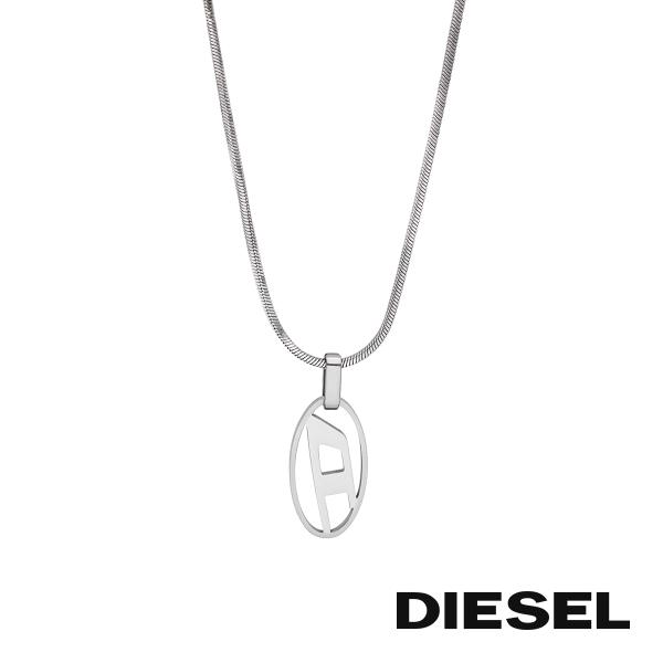 ブランド：DIESEL（ディーゼル）型番：DX1342040素材：ステンレススチール■カラーシルバー■デザイン・サイズロゴチャーム ネックレスサイズ：チャーム約2.9×1.5cm長さ：約55〜59cm※BOXは予告なくデザイン変更される可能...