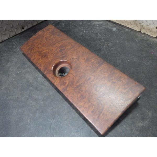 [梱包区分番号：10]■メーカー　　　スズキ■車種　　　　　ジムニー■型式　　　　　E-JA22W■部品名　　　　グローブBOX■部品メーカー　−■品番１　　　　−■品番２　　　　73410-82C10-H9Z