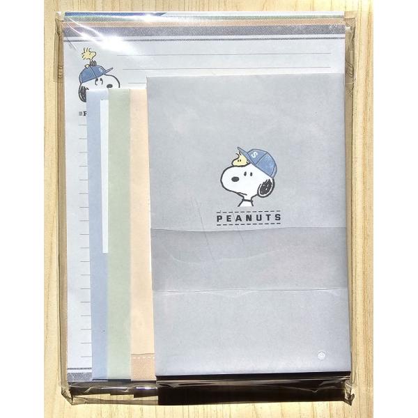 【発売日：2025年12月09日】青いデニムの帽子を被ったスヌーピーがモチーフ落ち着いた色合いで、男性へのプレゼントにも使えると思いますサイズ・・142×190×10mm・便箋　4柄　各8枚　計32枚・封筒　4柄　各4枚　計16枚＜発売元：...