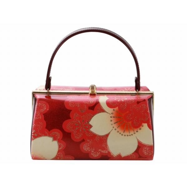 商品情報新品着物用のハンドバッグ単品です。艶のあるエナメルでラメ入りの桜柄が華やかです。 素材合成皮革ほか サイズ横：約22cm　高さ：約11cm　マチ巾：約11.5cm（持ち手部分含まず） ご注意お色に関してはお使いのパソコンのモニターの...
