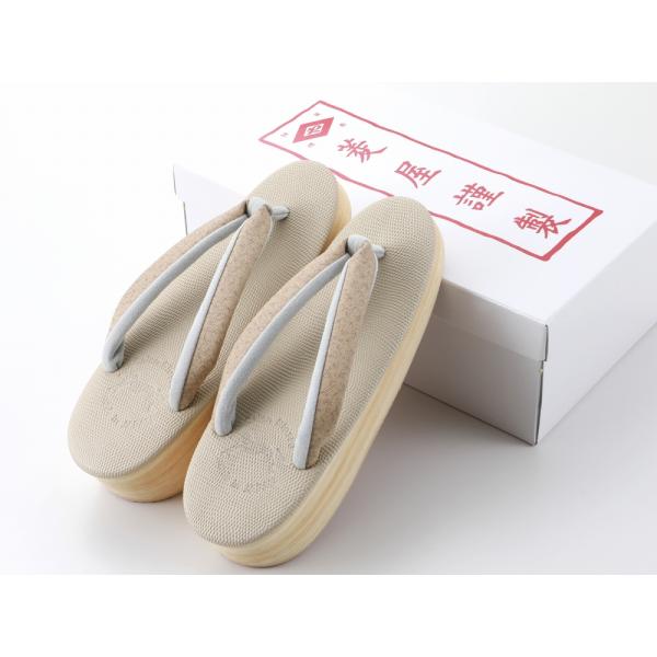 商品情報新品　箱入り　日本製大人気、カレンブロッソのカフェぞうりです。天には「うまくいく」を文様化したシマウマの開運柄がはいっています美術館巡りや小旅行、展覧会やコンサート、観劇、ショッピング、お友達とカフェでランチなどなど・・・。日常のち...