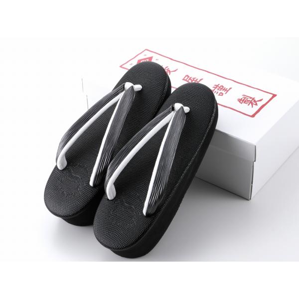 商品情報新品　箱入り　日本製大人気、カレンブロッソのカフェぞうりです。天には「うまくいく」を文様化したシマウマの開運柄がはいっています美術館巡りや小旅行、展覧会やコンサート、観劇、ショッピング、お友達とカフェでランチなどなど・・・。日常のち...