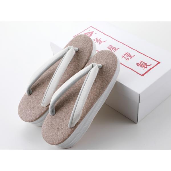 商品情報新品　箱入り　日本製大人気、カレンブロッソのカフェぞうりです。天には「うまくいく」を文様化したシマウマの開運柄がはいっています美術館巡りや小旅行、展覧会やコンサート、観劇、ショッピング、お友達とカフェでランチなどなど・・・。日常のち...