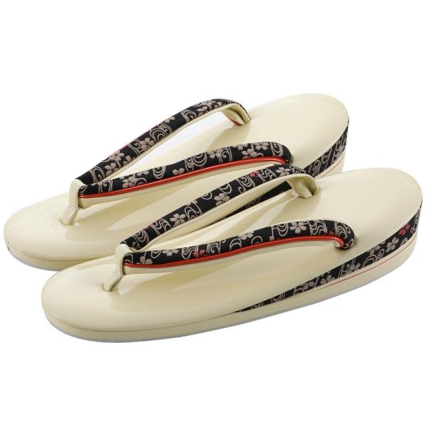 商品情報新品　箱入り草履単品です着物や帯の柄色に合わせたり、コーディネートが広がります 素材合成皮革ほか サイズMサイズ全長：約23.5cm　かかとの高さ：約4.5cm幅：約7.0cmLサイズ全長：約24.5cm　かかとの高さ：約4.5cm...