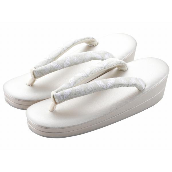 商品情報新品白梅の上品なデザインの草履単品です台には高級草履に使用される「絹目調合皮」を使用しています見た目の豪華さと滑りにくさで抜群の履き心地です草履の履き方：小指とかかとは草履から出るのが普通です。草履は、かかとを多少出して履くものです...