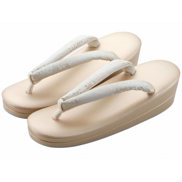 商品情報新品白梅の上品なデザインの草履単品です台には高級草履に使用される「絹目調合皮」を使用しています見た目の豪華さと滑りにくさで抜群の履き心地です草履の履き方：小指とかかとは草履から出るのが普通です。草履は、かかとを多少出して履くものです...