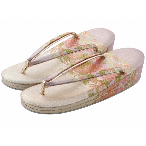 商品情報新品　礼装用全体的に地紋入りの草履単品です派手過ぎず、絵羽柄がお洒落なデザインですかかとの部分が三枚芯でエレガント 素材佐賀錦ほか サイズ全長：約25.5cm　かかとの高さ：約4.5cm ご注意お色に関してはお使いのパソコンのモニタ...