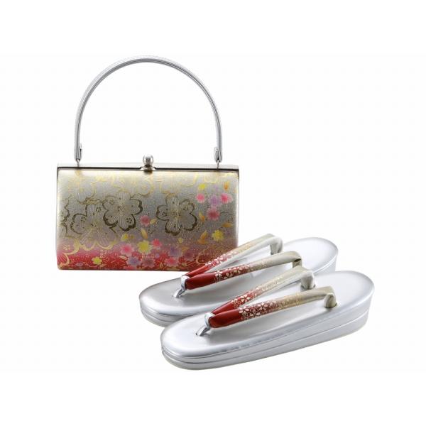 商品情報新品　箱入り草履バッグセットですぼかしと桜柄がお洒落なデザインです。内側にはミニポケットが付いています。 素材合皮ほか サイズバッグ横：約21cm　高さ：約11.5cm（持ち手含まず）巾：約12cm草履　フリーサイズ全長：約24.0...