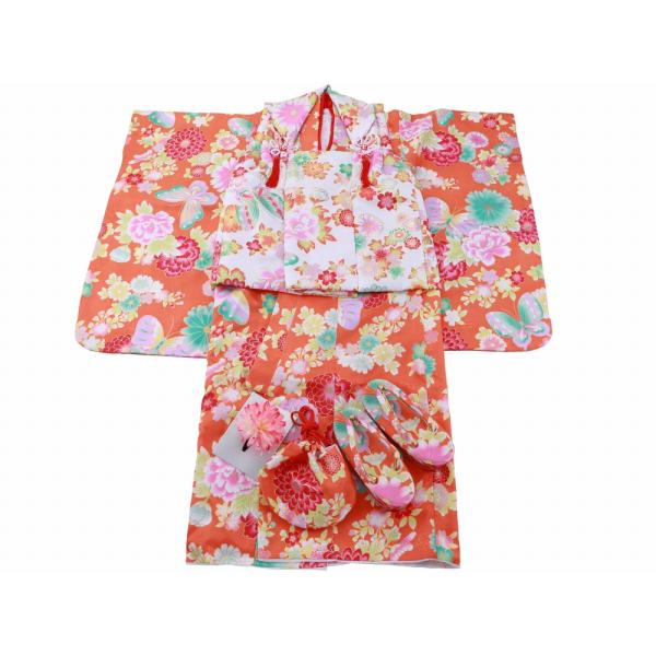 商品情報新品　化粧箱入りお着物には、重ね衿、紐が縫い付けてありますので着付けが簡単です。七五三・おひな祭り・お正月にセット内容着物、長襦袢、重ね衿、被布コート、巾着、草履、髪飾り、着せ方説明書 素材着物・被布コートの表地：ポリエステル100...