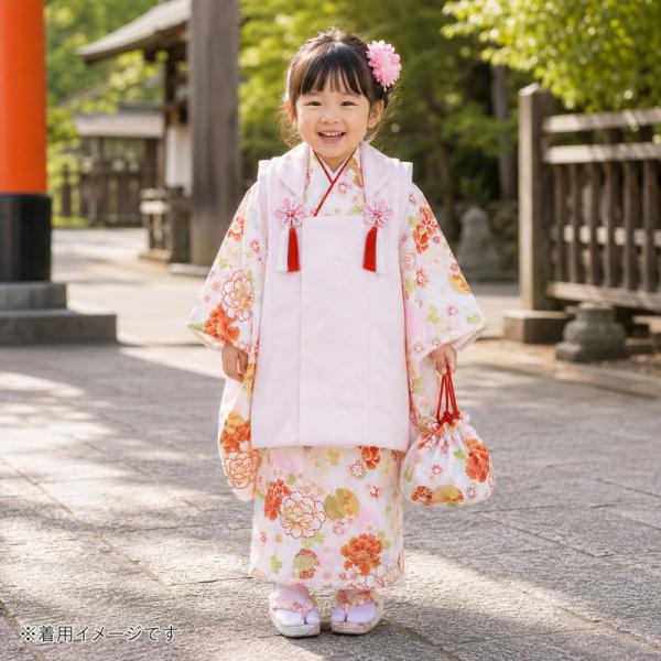 商品情報新品　化粧箱入りお着物には、重ね衿、紐が縫い付けてありますので着付けが簡単です。七五三・おひな祭り・お正月にセット内容着物、長襦袢、重ね衿、被布コート、巾着、草履、髪飾り、着せ方説明書 素材着物・被布コートの表地：ポリエステル100...