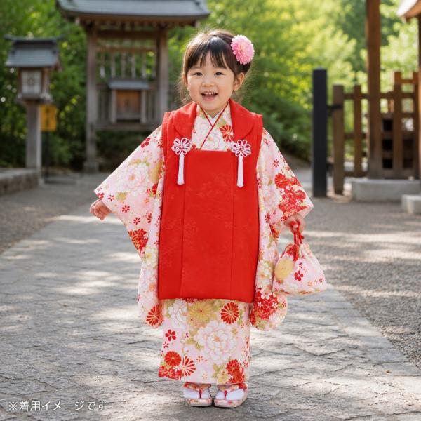商品情報新品　化粧箱入りお着物には、重ね衿、紐が縫い付けてありますので着付けが簡単です。七五三・おひな祭り・お正月にセット内容着物、長襦袢、重ね衿、被布コート、巾着、草履、髪飾り、着せ方説明書 素材着物・被布コートの表地：ポリエステル100...