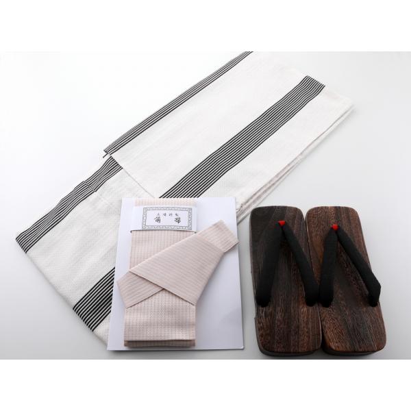 商品情報新品紳士用の仕立て上がりの浴衣と帯・下駄の３点セットです。セットでお届けなのですぐにお使い頂けます！お仕立て上がりの浴衣のサイズを選ぶ場合、適応身長より選ぶか、普通体型であれば身長から30cm程度引いた着丈が目安となります。体型に特...