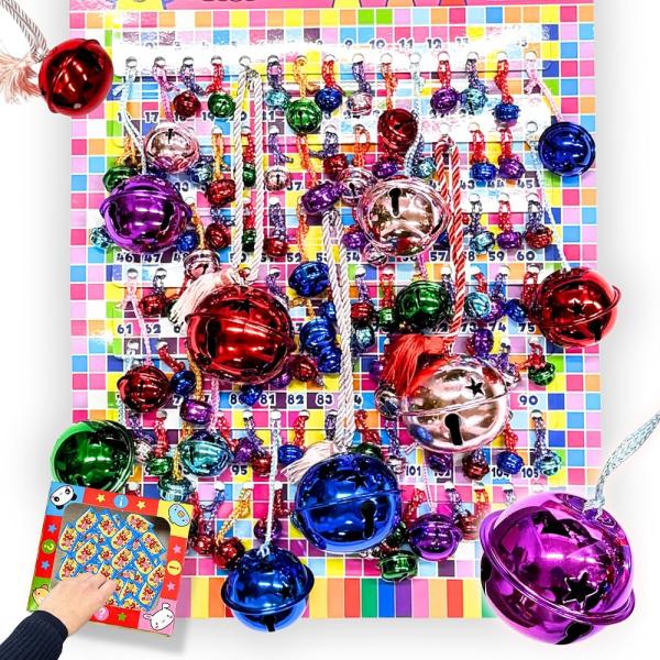 「商品情報」カラフル で 大小 さまざまな 鈴 が楽しめる、数字合わせ くじ 付きの 当てくじ セット です。台紙には100個の鈴がセットされており、当たりくじ5本入り。めくった数字に合った鈴をゲットするワクワク感が魅力の商品です♪「主な仕...