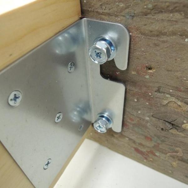 ベット製作用 金物 02 1set(左右2個ずつ・ネジ)ベットの製作に便利な金物です。ベットのサイドの固定に使用します。ネジでがっしりと止まります。■1set内容　*金具　右2個・左2個　*鬼目ナット8個　*プラス六角ボルト8個　*ネジ　2...