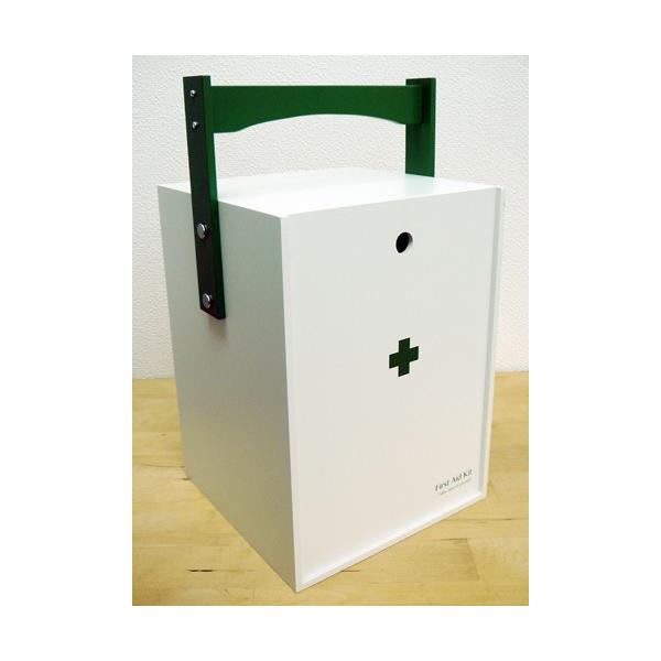 ★サイズ：幅20.3cm x 高さ33.5cm x 奥行19cm★材質：MDF材/スチール★カラー：本体/ホワイト、持ち手/深緑★おかもち型の救急箱です。色もホワイトで清潔感があります。