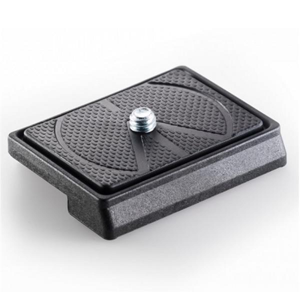 マンフロット 長方形プレート（ライト） 200LT-PL ・コンパクトサイズで、軽量なテクノポリマー製・カメラのセッティング時、正確性を最大にサポートするラバー製のグリップ・カメラの下に簡単に装着できるよう、特別フリップが付属