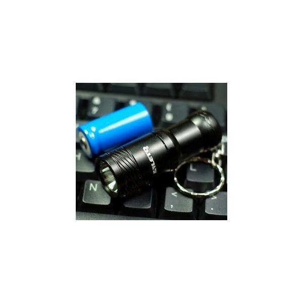 クリー CREE T6 1800LM　小型なのに超強力 充電器付仕様：繰り返し使える充電式バッテリー付属しています。CREEのLEDによって光の超高輝度ビームハイ/ロー/ストロボなどの3モード表示LEDの広範な寿命（100,000時間）その...