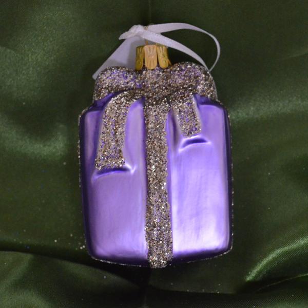 クリスマスツリーの装飾に使用するきらびやかなオーナメント（装飾品）です。クリスマスオーナメントを中心に製造するチェコ共和国のメーカー オルネックス社の製品になります。華やかなシーズンを彩る色合いと、確かな手仕事を感じるクオリティがヨーロッパ...