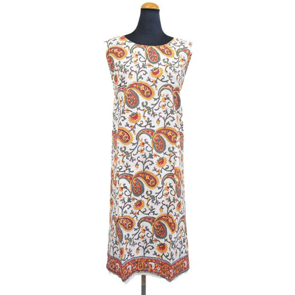 インドの新ブランド Anjunaのエプロンドレスです。 ラージャスターン州に伝わる伝統のDabu Print、Bagru print（ブロックプリント）の技術を用いた風合い豊かな生地を使用しています。素材・染色共に天然素材を使用し、古来から...