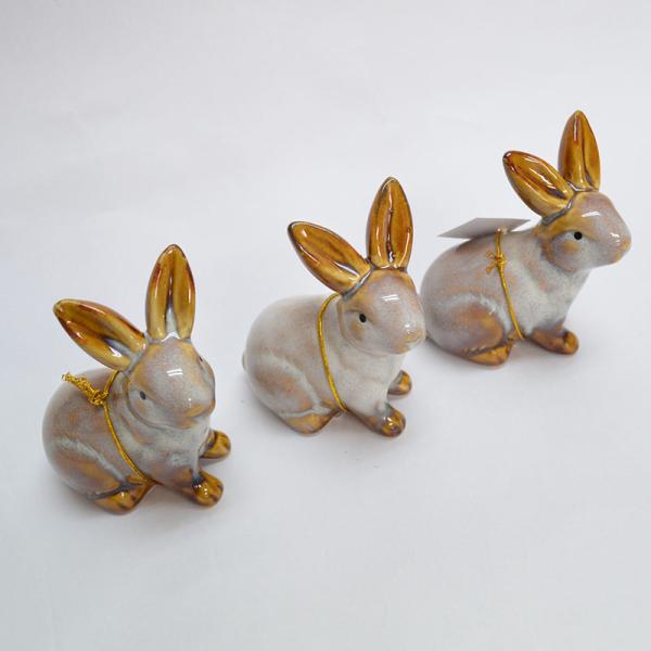 うさぎの陶器の置物ガーデニングが盛んなオランダでは国際的な展示会を始め様々なガーデニング製品があります。デザインフラワーベースメーカー DESPOTS のこの製品は陶器でありながら自然物のような有機的な形状で、どこか幻想的なカラーリングで独...