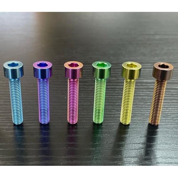 トップキャップ等にオススメのチタンボルトです。■サイズ：M6×30mm、ピッチ1.0mm、首下長さ30mm、頭部外径10mm、頭部長さ6mm■使用工具：5mm六角レンチ■素材：国内製鋼メーカーの高度な品質管理の元で製造された64チタン合金（...