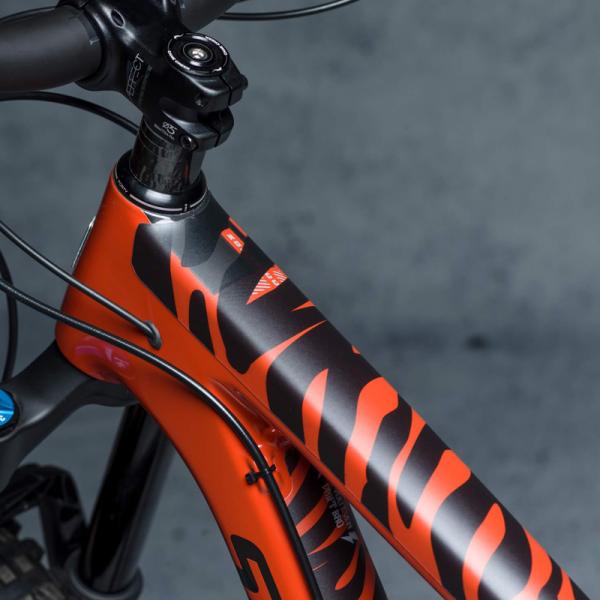 スペインのバイクプロテクションシートブランド【DYEDBRO】アーティストやライダーによる多くの素晴らしいデザインから選ぶことのできるバイクフレームプロテクションキット。ユニバーサルでほとんどのバイクにフィットします。その優れたシート性能と...