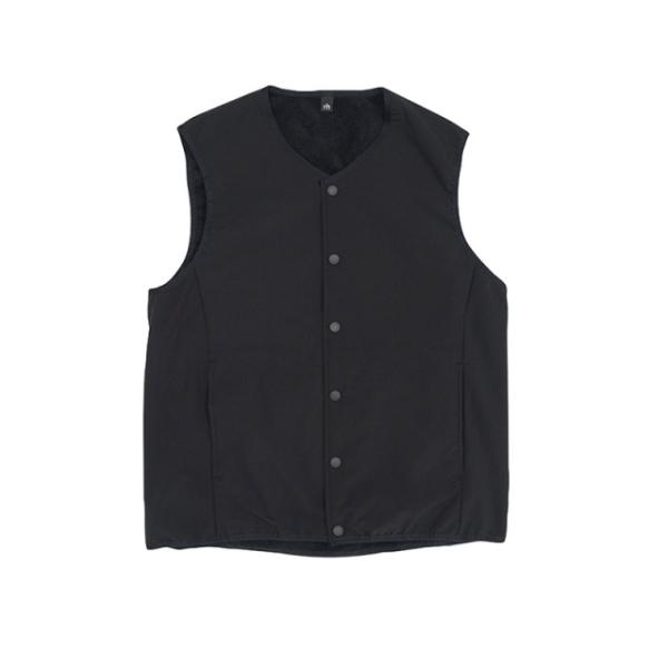 約3mmの毛足の長さで、軽く薄いのに暖かい。 優れた保温性を誇りる機能素材「鬼起毛」でベストを作りました。 生地の表側は防風性・撥水性にも優れており秋のアウターとしても、薄さを活かして冬の保温レイヤーとしても長い期間活躍します。 背中に2分...