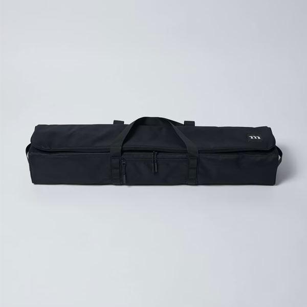 タープポールや三脚など長尺物の運搬に適したキャリーケースです。70cm×Φ31mm相当のポールを最大24本入れることができます。大きな開口部により内部を視認しやすく、スムーズな出し入れが可能。内部側面には衝撃をやわらげるパッドを設置し、ポー...