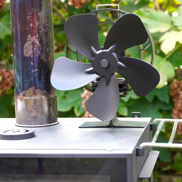 【ゼーベック効果で動くエコなストーブファン】物質の温度差から電気を生み出すゼーベック効果を利用した、電源不要のエコ設計。薪ストーブの熱だけで稼働し、80℃〜345℃の温度範囲で安定して動作します。静音設計のため、運転中の音もほとんど気になら...