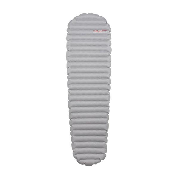 超軽量素材と熱を逃がさないオフセット・エアチャンバー構造を組み合わせた最軽量マットは、1グラムでも多く荷物を詰めたいときに最適です。夏のスルーハイクや数日間のマウンテンランに最適な、快適なマットです。■特徴・20Dリサイクルポリエステルの表...