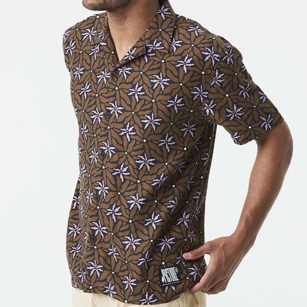 テンセルで作られた完璧な軽い夏のシャツ■重量：320g■素材：テンセル100％■リラックスフィット*PCモニターにより若干色が違って見えることがあります。*商品の仕様は予告なく変更になる場合があります。*色柄物の衣類は、色落ち、色移りする場...