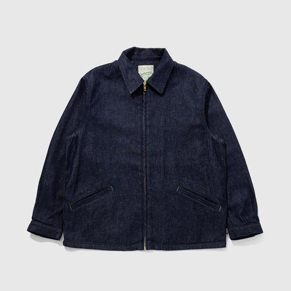 優れた肌触りと吸湿速乾が特性のヘンプを加えたオリジナル9ozデニムを使用。ドリズラー型で綺麗めにも馴染みやすいジャケットです。全体的にゆとりのあるシルエットの為、スウェットなどの中間着をレイヤードすることも可能です。■素材COTTON 90...